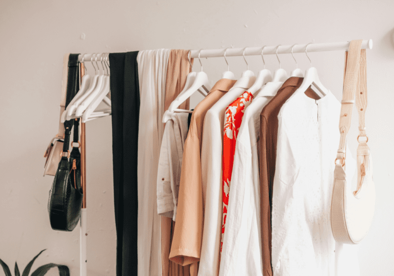 How To Color Organize Your Closet To Optimize Your Time - Astrapearl
