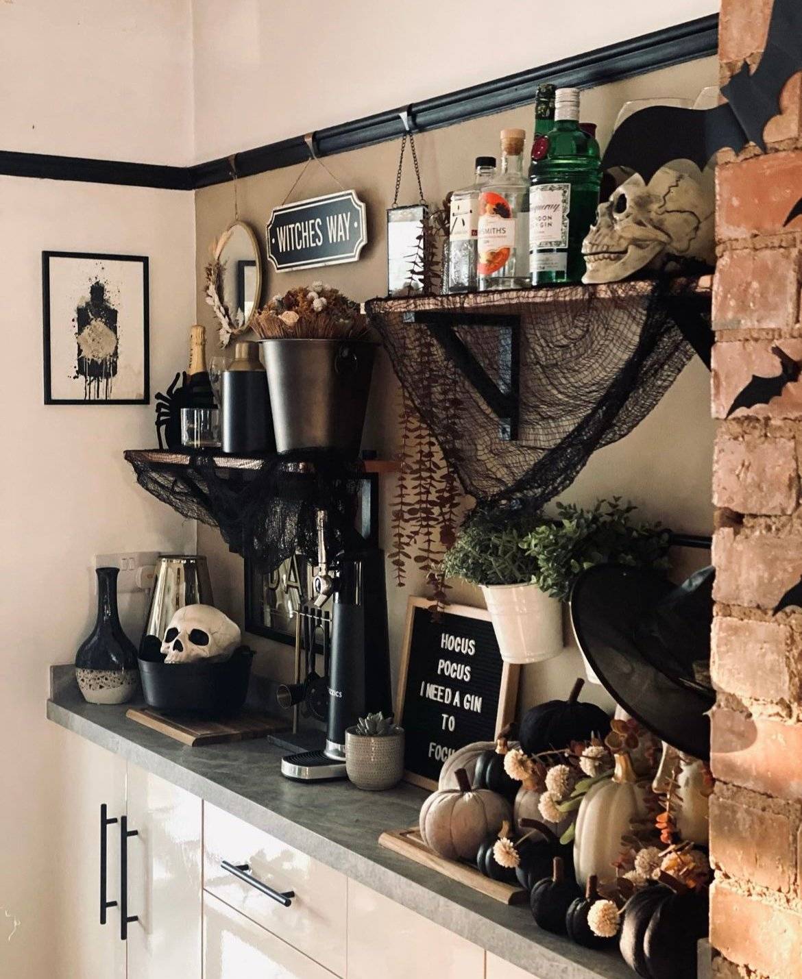 20 Festive Halloween Decor Ideas To Bring Joy Into Your Home - Astrapearl