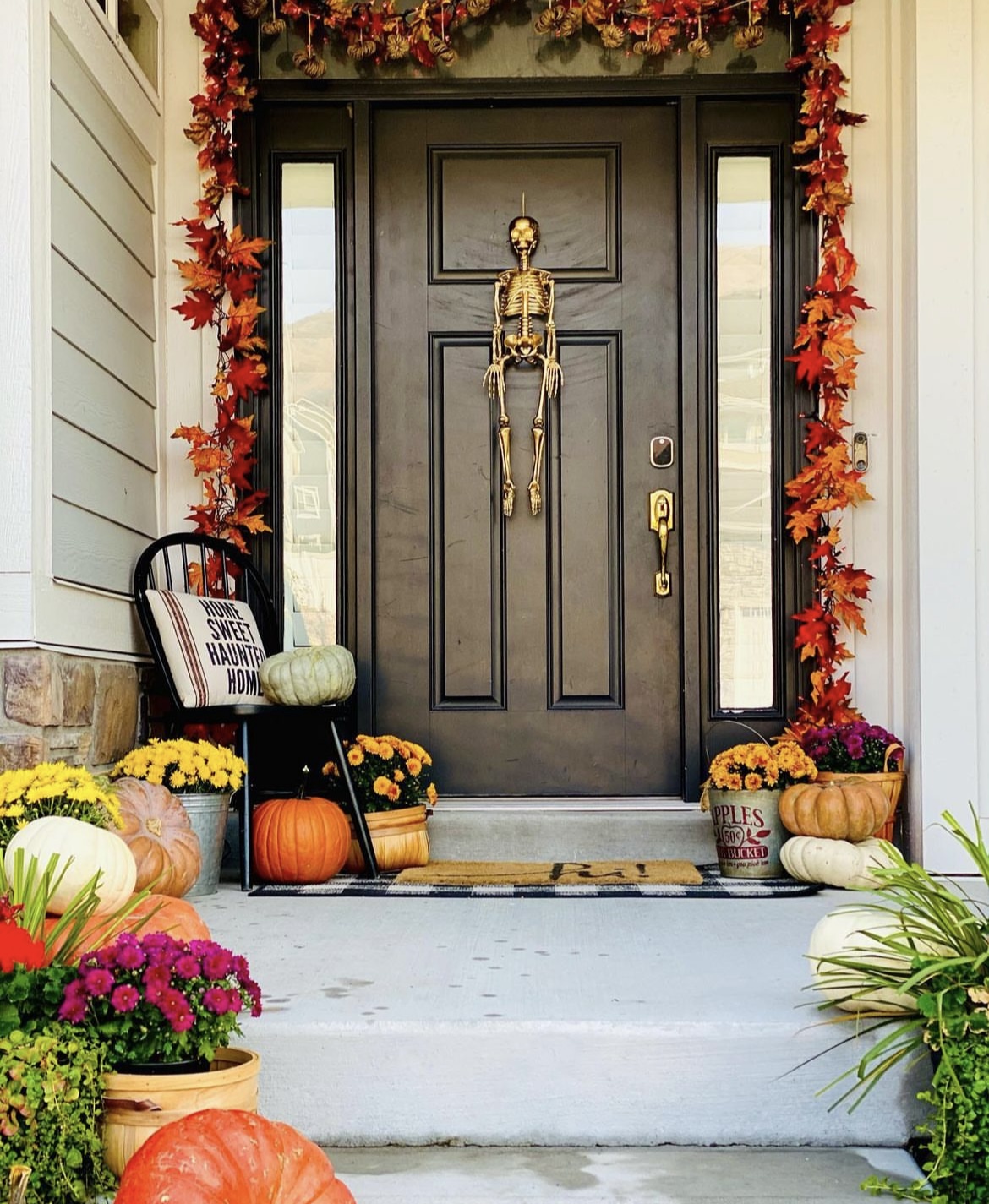 19 Stunning Small Porch Fall Decorating Ideas That You Will Love ...