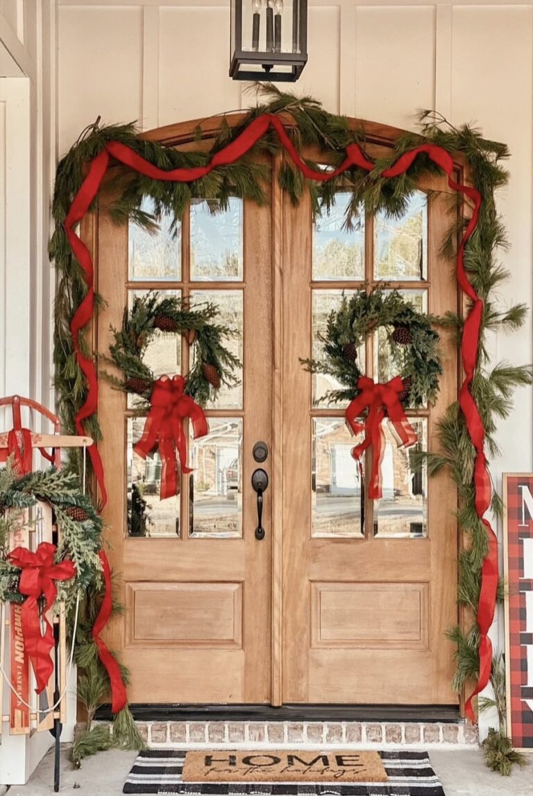 18 Amazing Outdoor Christmas Garland Ideas To Wow Your Friends - Astrapearl