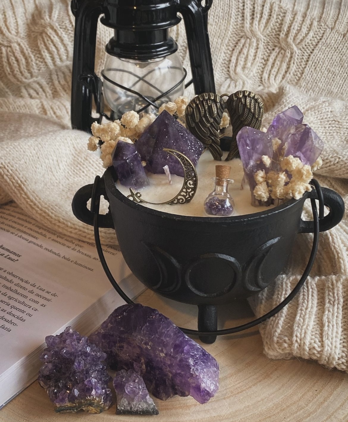 20 Enchanted Crystal Decor Ideas To Create A Relaxing Home - Astrapearl