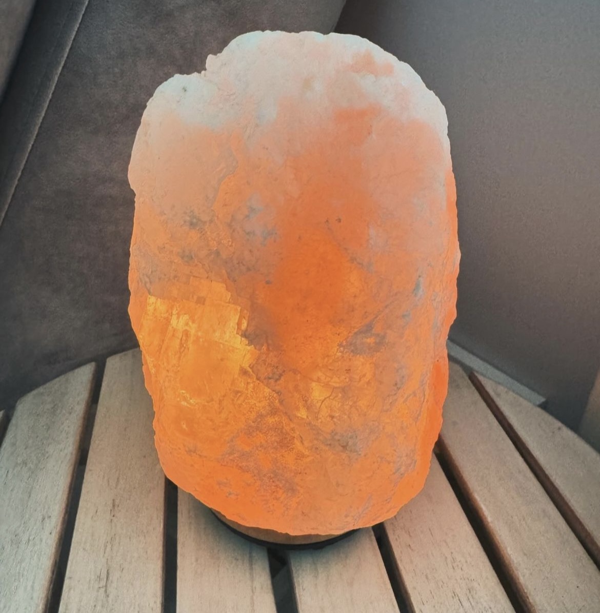 20 Enchanted Crystal Decor Ideas To Create A Relaxing Home - Astrapearl